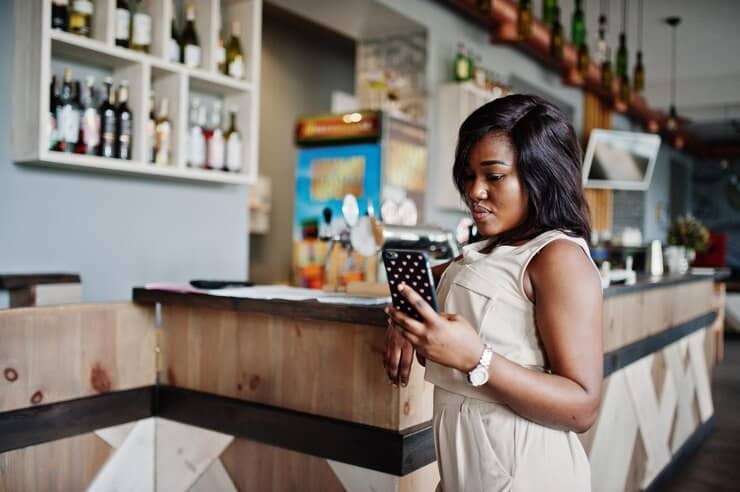 Serveuses de bar : être ou ne pas être, vivre ou survivre! - Afrikelles ...